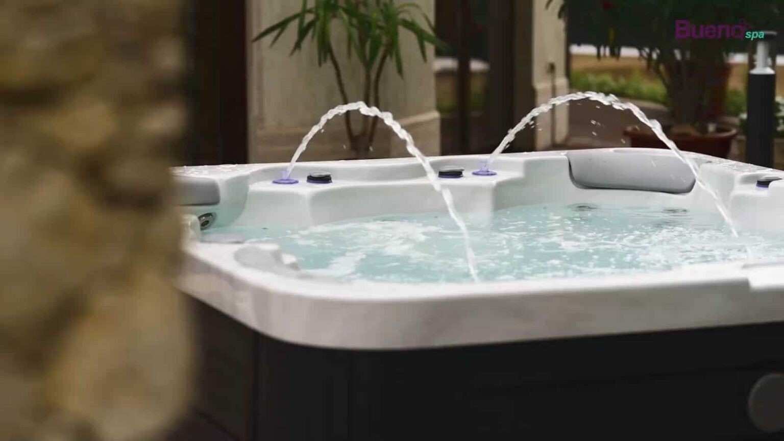 Bueno Spas Jersey Hot Tub - The Backyard Outlet